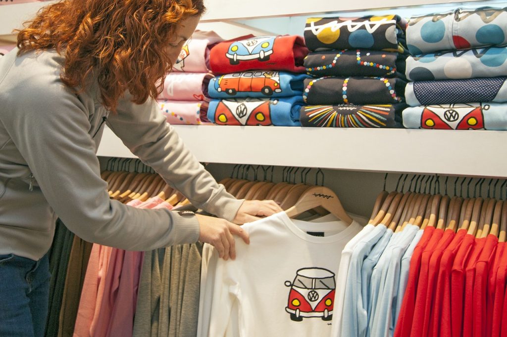 How to Use Custom T-shirts to Promote Your Small Business